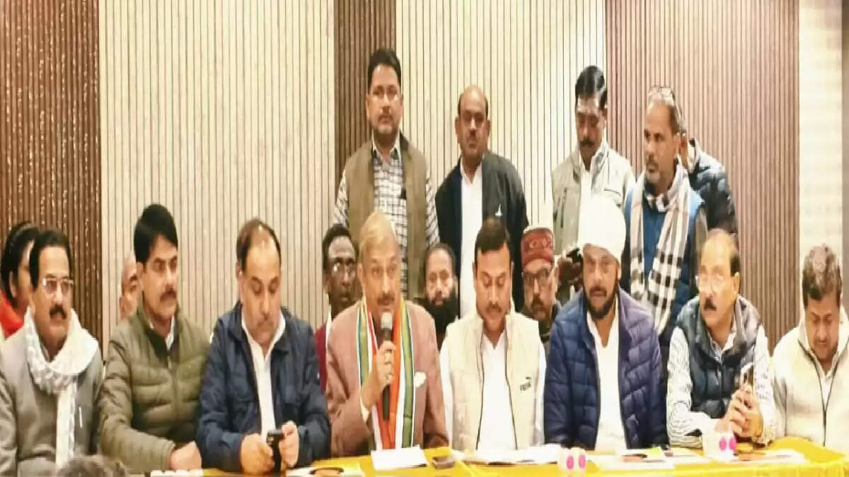 नाथूराम गोड्से ने गांधीजी की शारीरिक हत्या की और अब वैचारिक हत्या कर ...